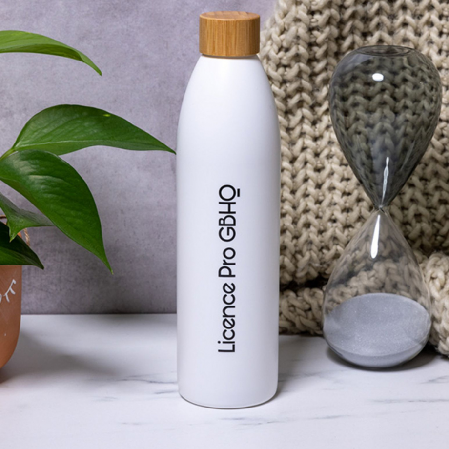 Botella de caña de azúcar y bambú